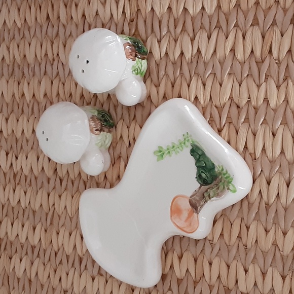 Kitchen | Vintage Mushroom Seductive Frog Spoon Rest Salt Pepper ...